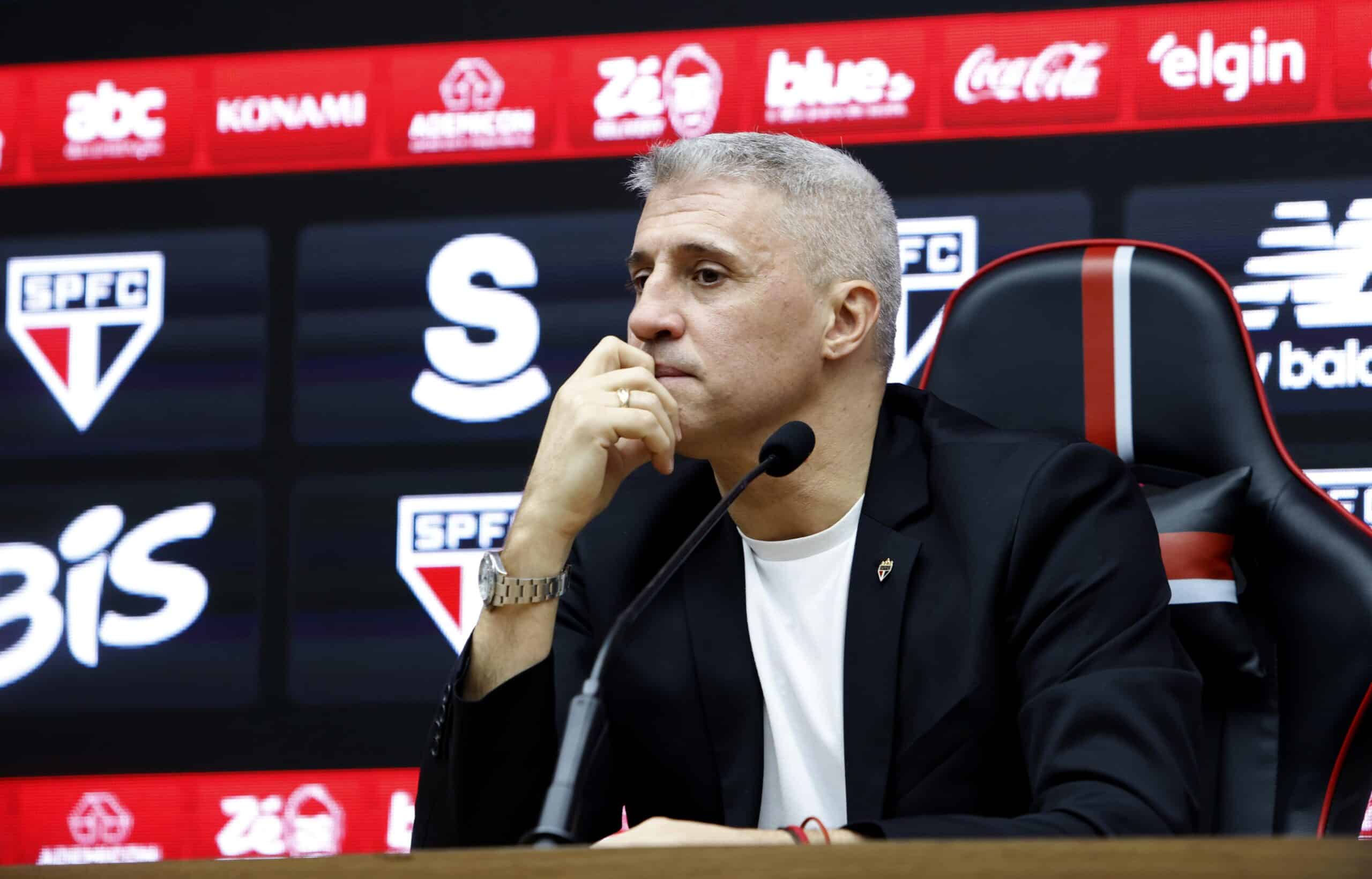 Crespo faz questão e São Paulo assina com reforço
